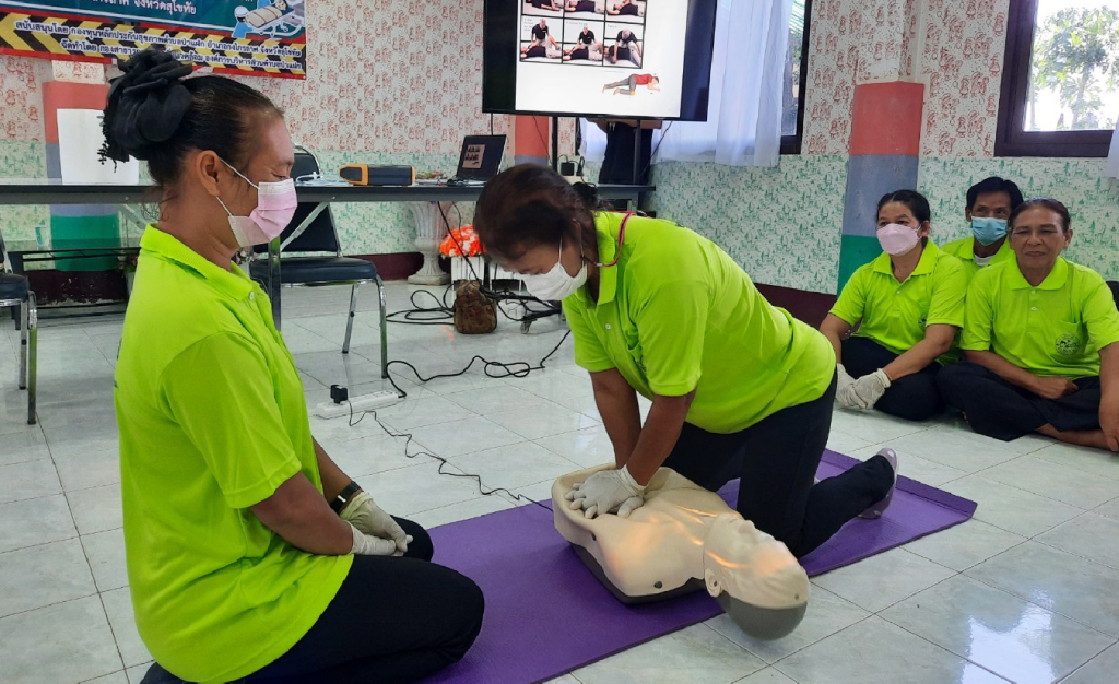 ม.นเรศวร จัดกิจกรรมให้ความรู้เกี่ยวกับการช่วยชีวิตเบื้องต้น (CPR) และการใช้เครื่องไฟฟ้ากระตุก ...